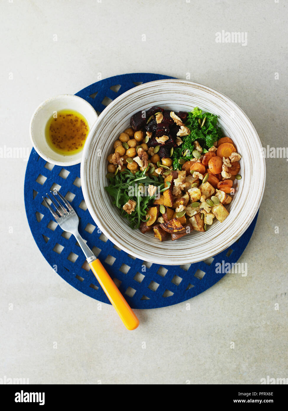 Build a bowl step by step Stock Photo - Alamy