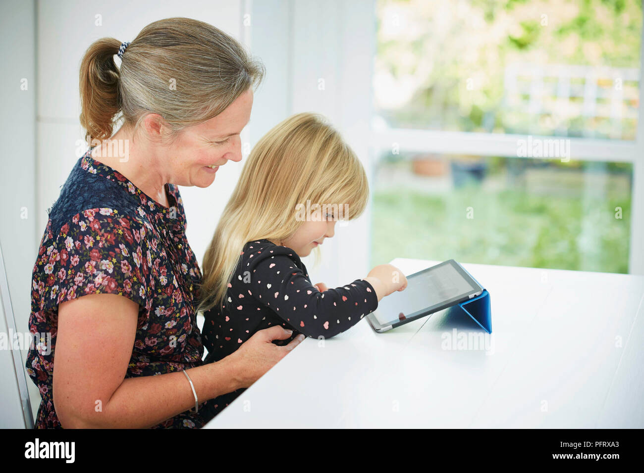 Mother and child using ipad (Model aged 3 Stock Photo - Alamy