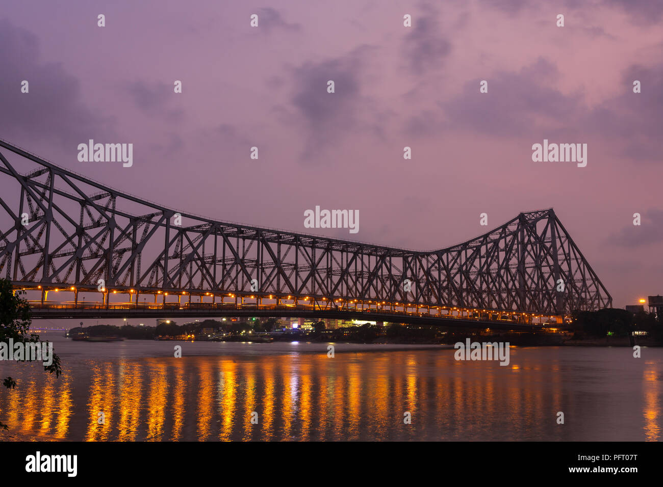Howrah suspension bridge hi-res stock photography and images - Alamy