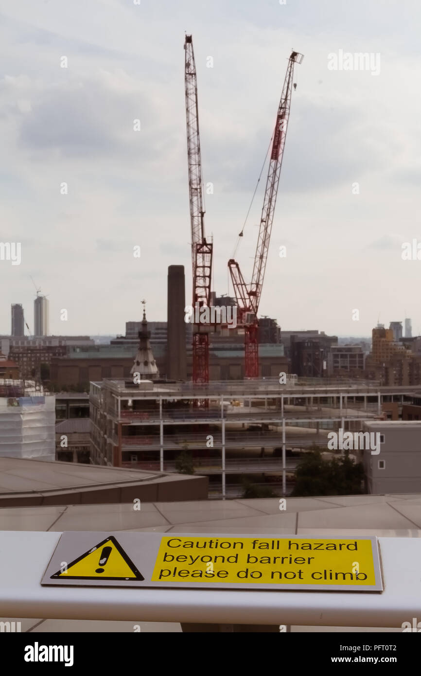 Cranes in london hi-res stock photography and images - Alamy