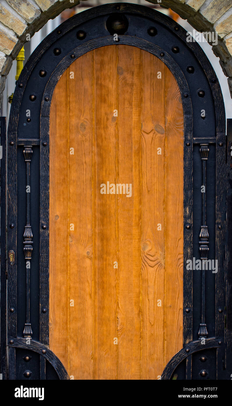 Forged fence mansion entrance hi-res stock photography and images - Alamy