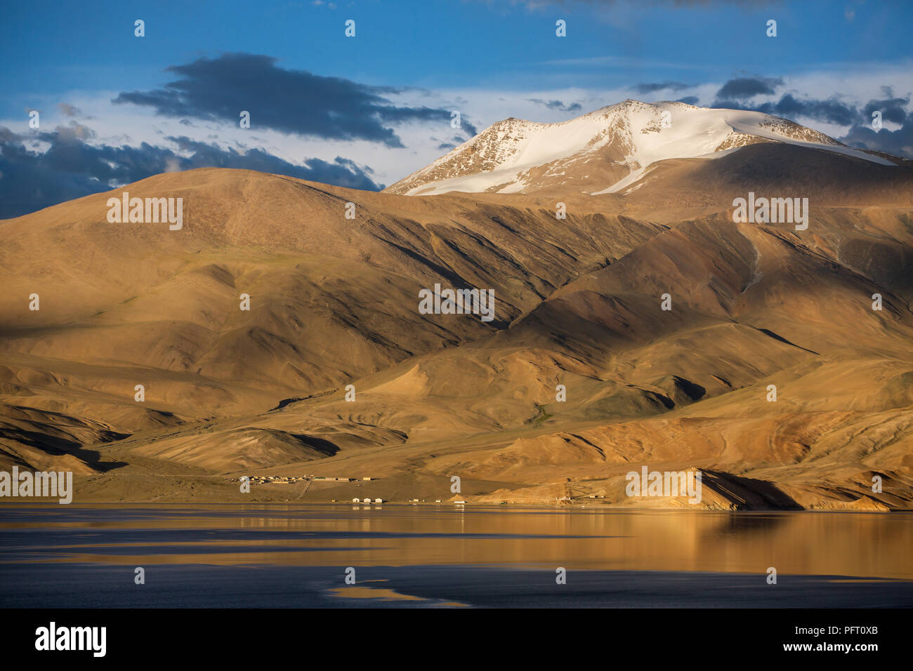 Beautiful mountain lake reflection hi-res stock photography and images ...