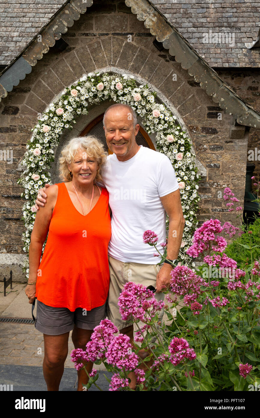 UK, Cornwall, Trebetherick, Daymer Bay, Saint Enodoc’s Church, couple ...
