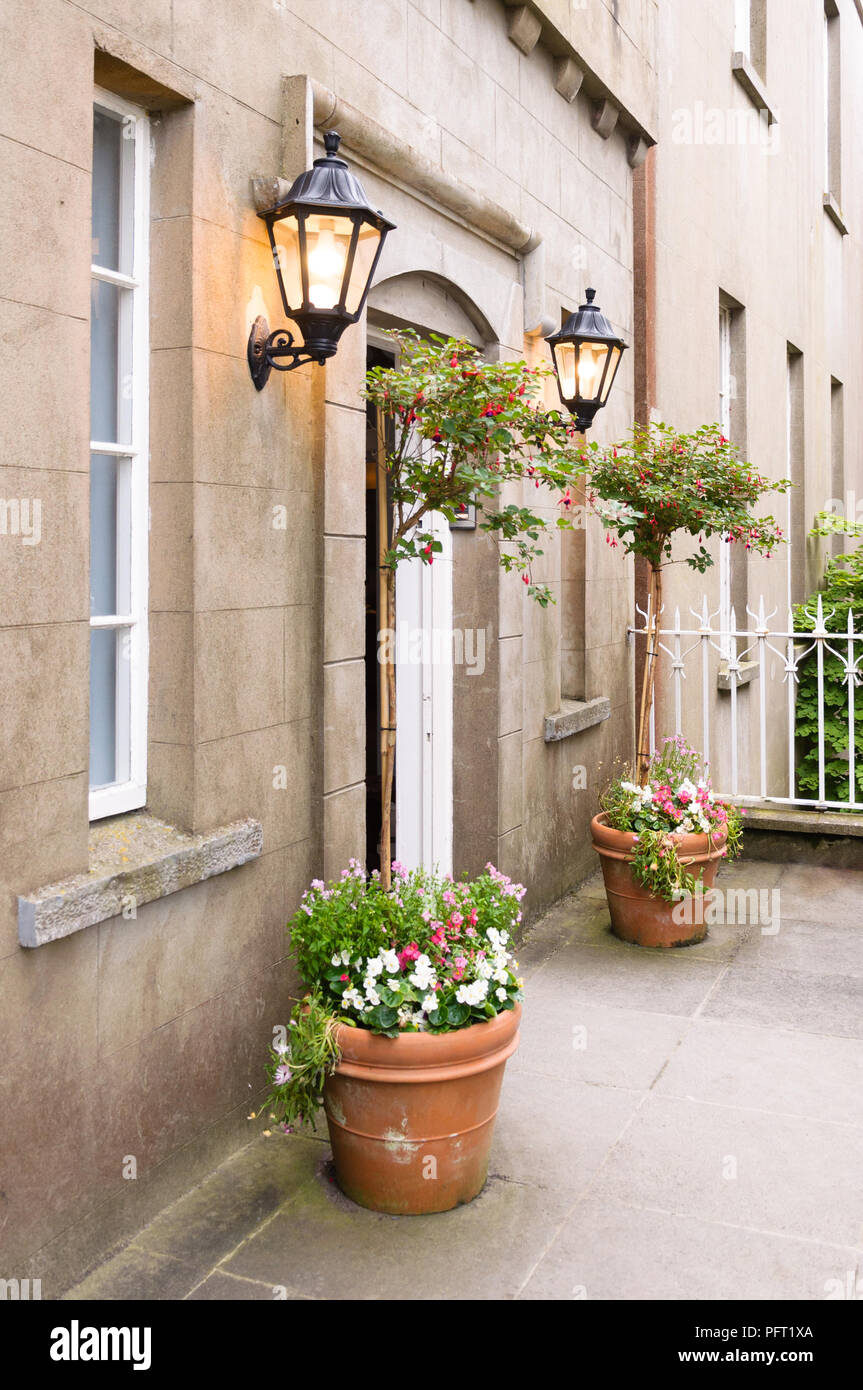 Restaurant cafe entrance hi-res stock photography and images - Alamy
