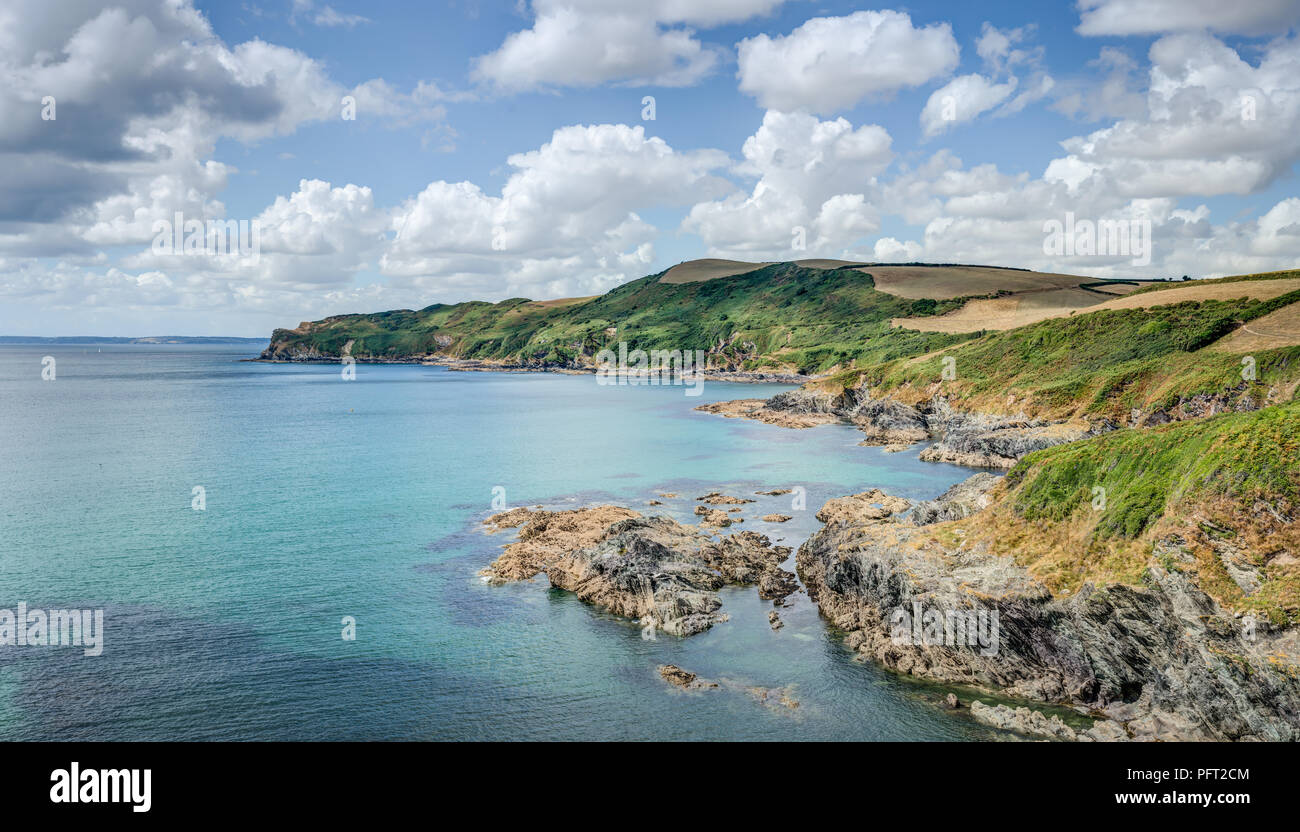 Beautiful sunny summers day on the Cornish coastal path by Lansallos ...