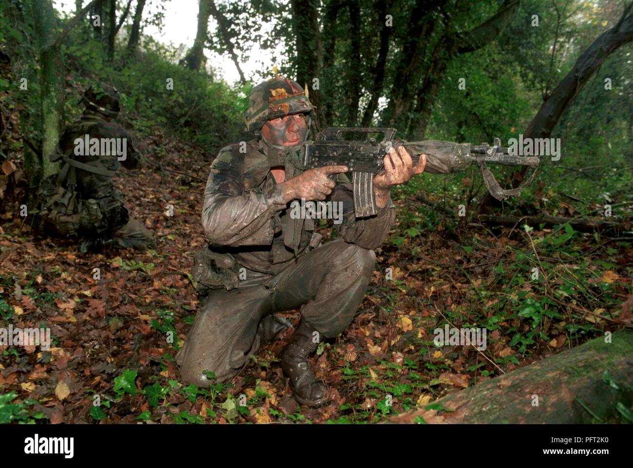 Italian Army, paratroopers of the airborne brigade Folgore in training ...