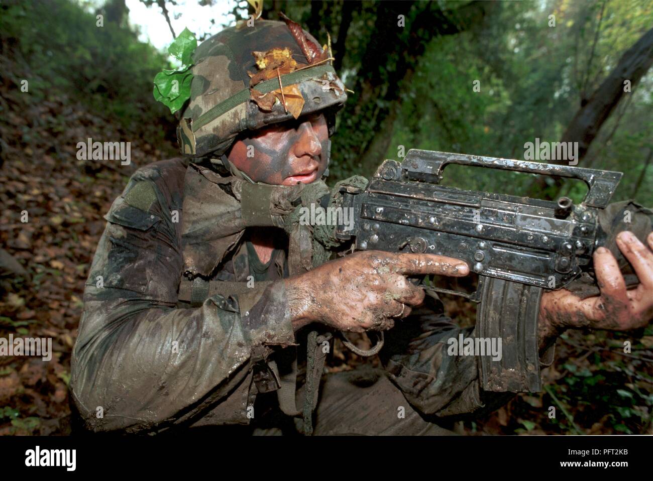 Italian Army, paratroopers of the airborne brigade Folgore in training ...