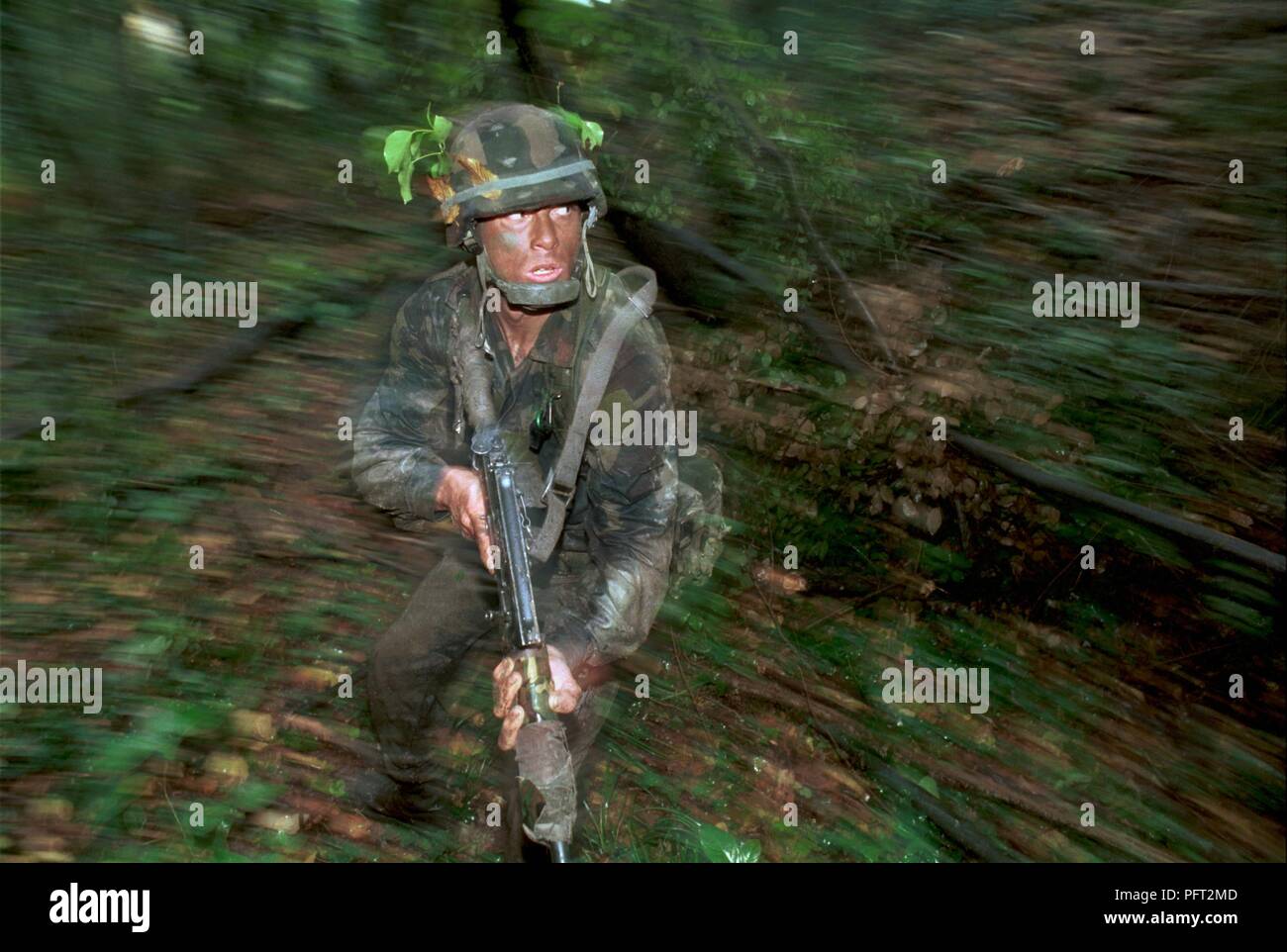 Italian Army, paratroopers of the airborne brigade Folgore in training ...