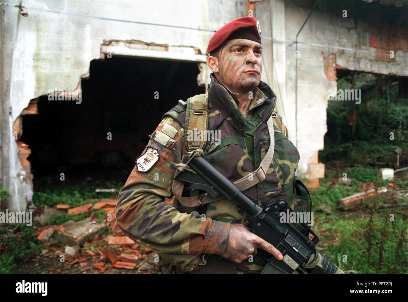 Italian Army, paratroopers of the airborne brigade Folgore in training ...