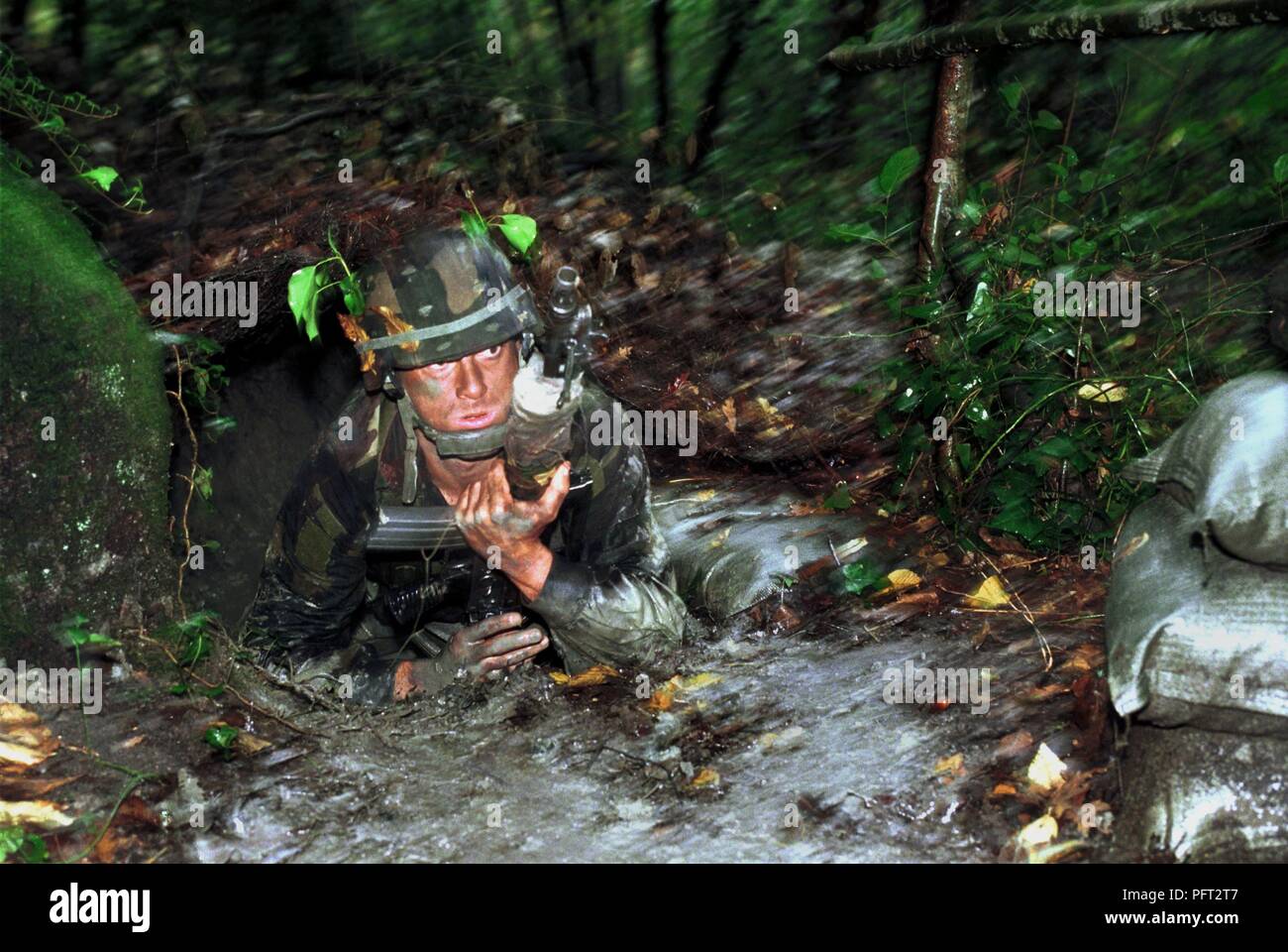 Italian Army, paratroopers of the airborne brigade Folgore in training ...