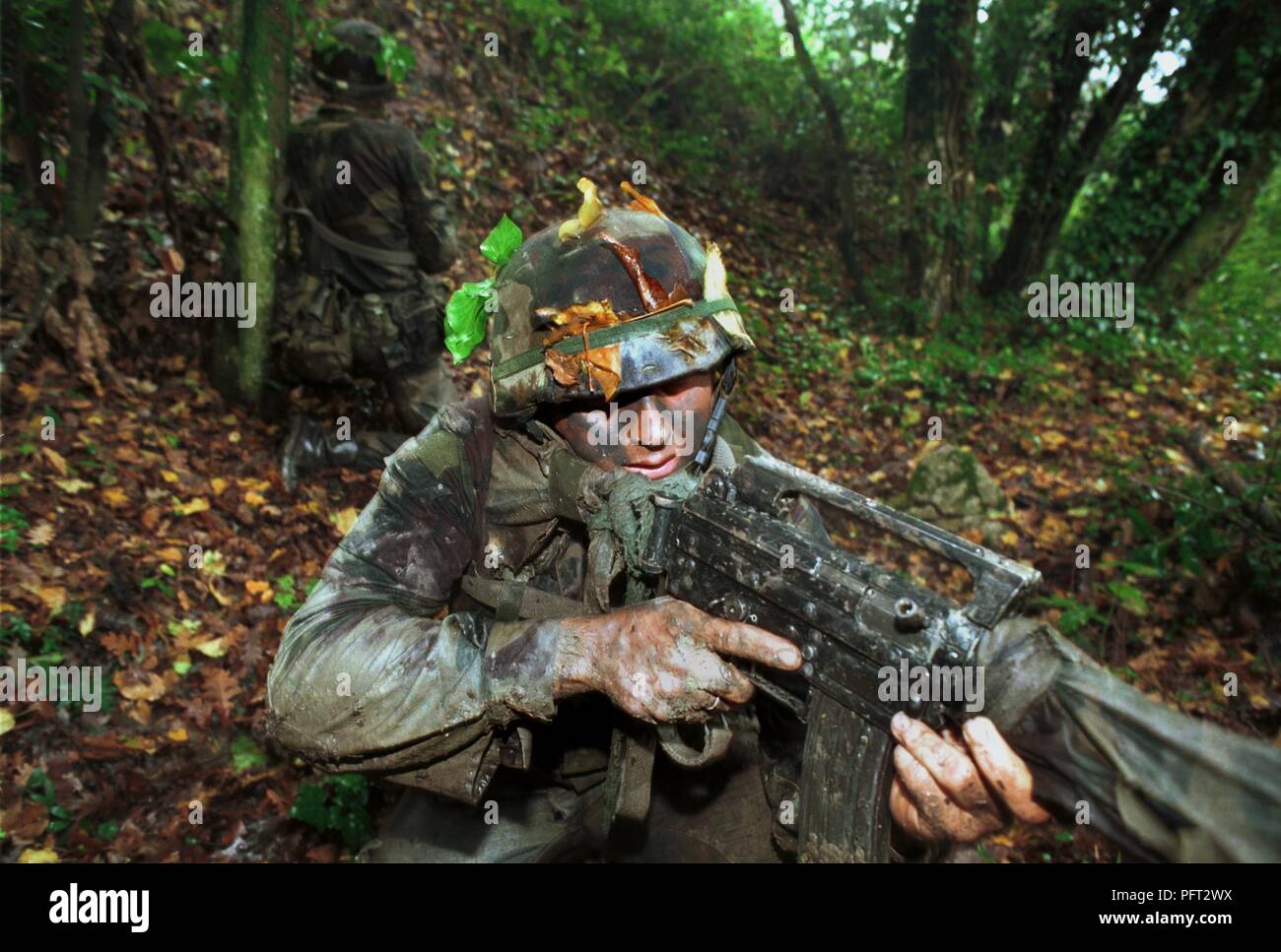 Italian Army, paratroopers of the airborne brigade Folgore in training ...