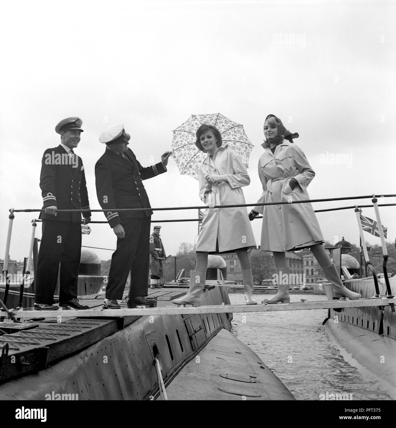 Rain scarf 1960s hi-res stock photography and images - Alamy