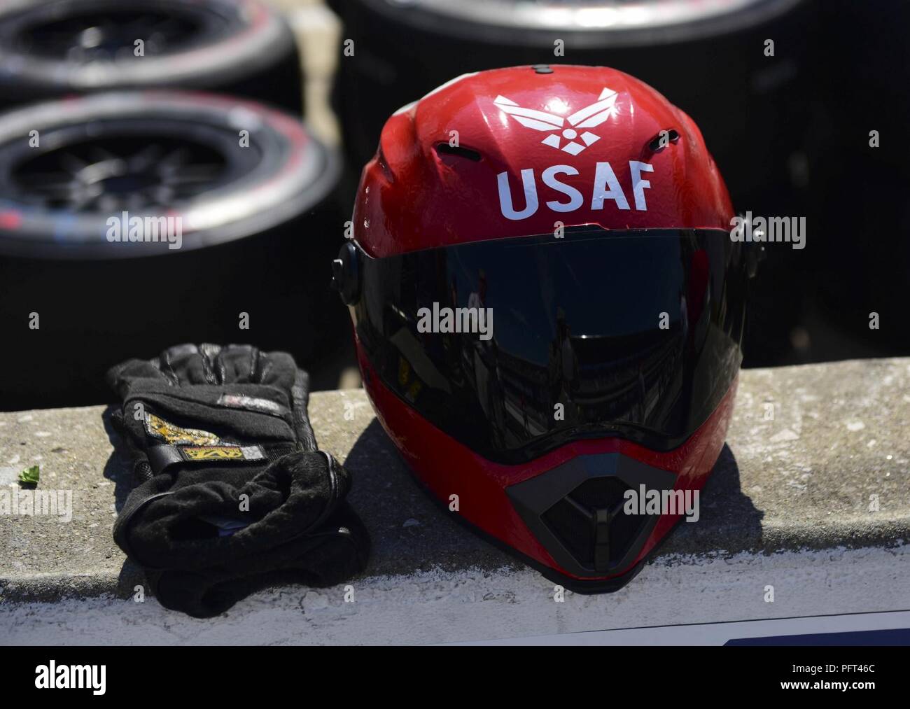 Usaf thunderbirds pilot helmet hi-res stock photography and images - Alamy