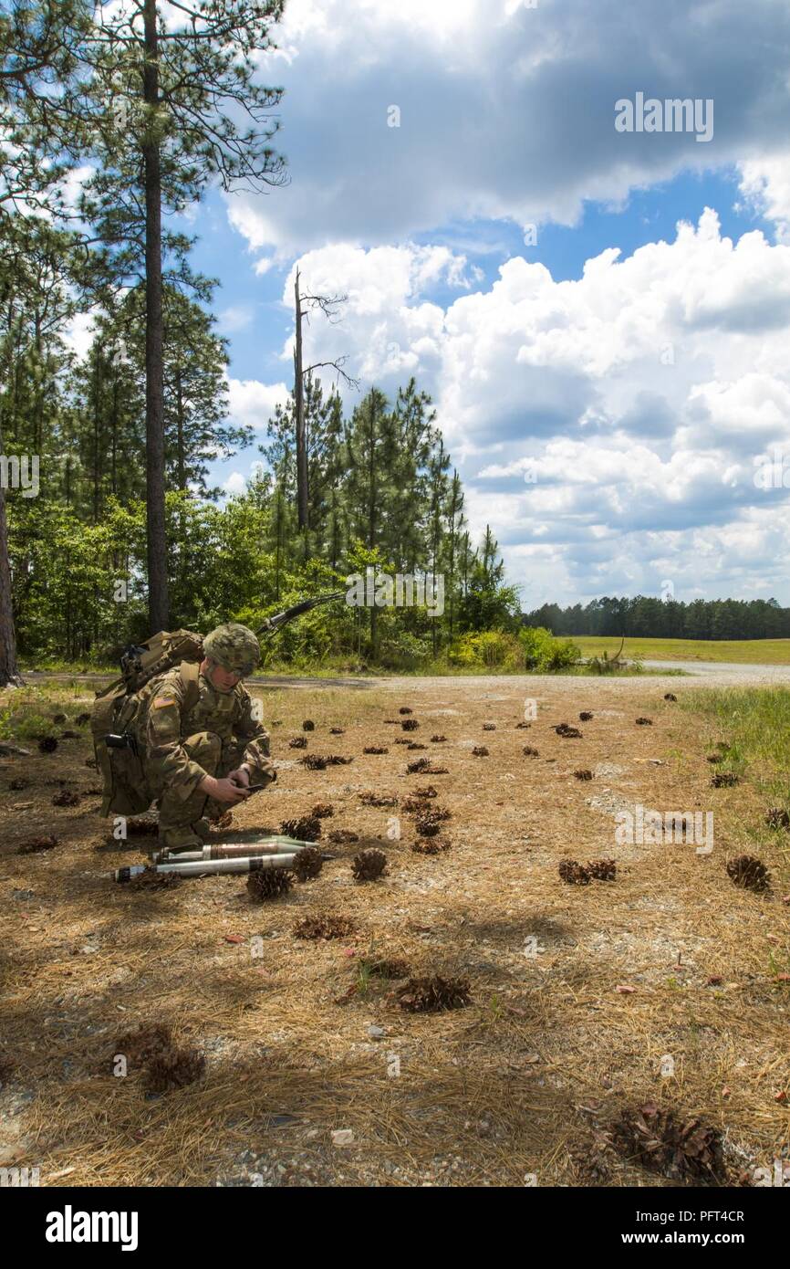 79th explosive ordnance disposal battalion hi-res stock photography and ...