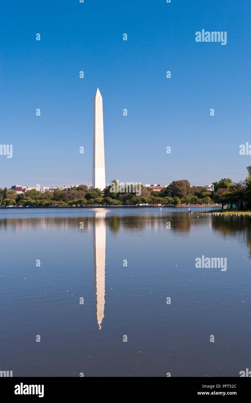 White obelisk monument hi-res stock photography and images - Alamy