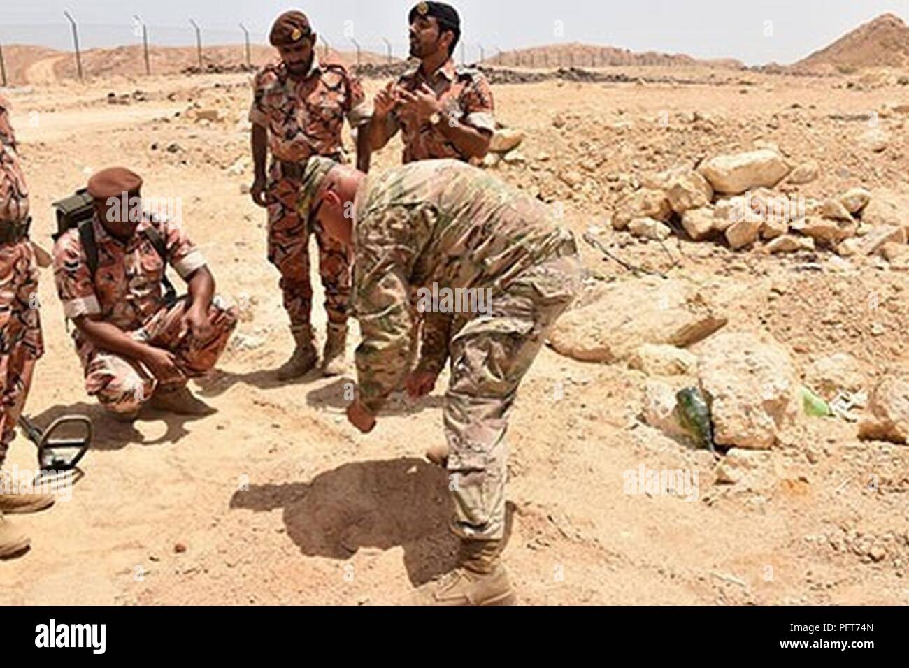 Omani soldiers hi-res stock photography and images - Alamy