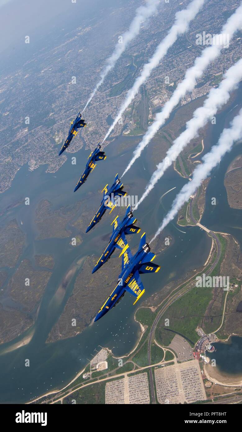 Line abreast navy hi-res stock photography and images - Alamy