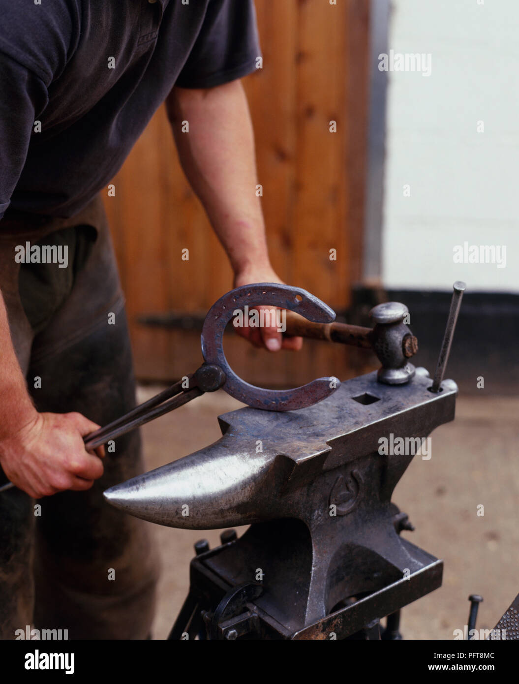 Blacksmith work using anvil hi-res stock photography and images - Alamy