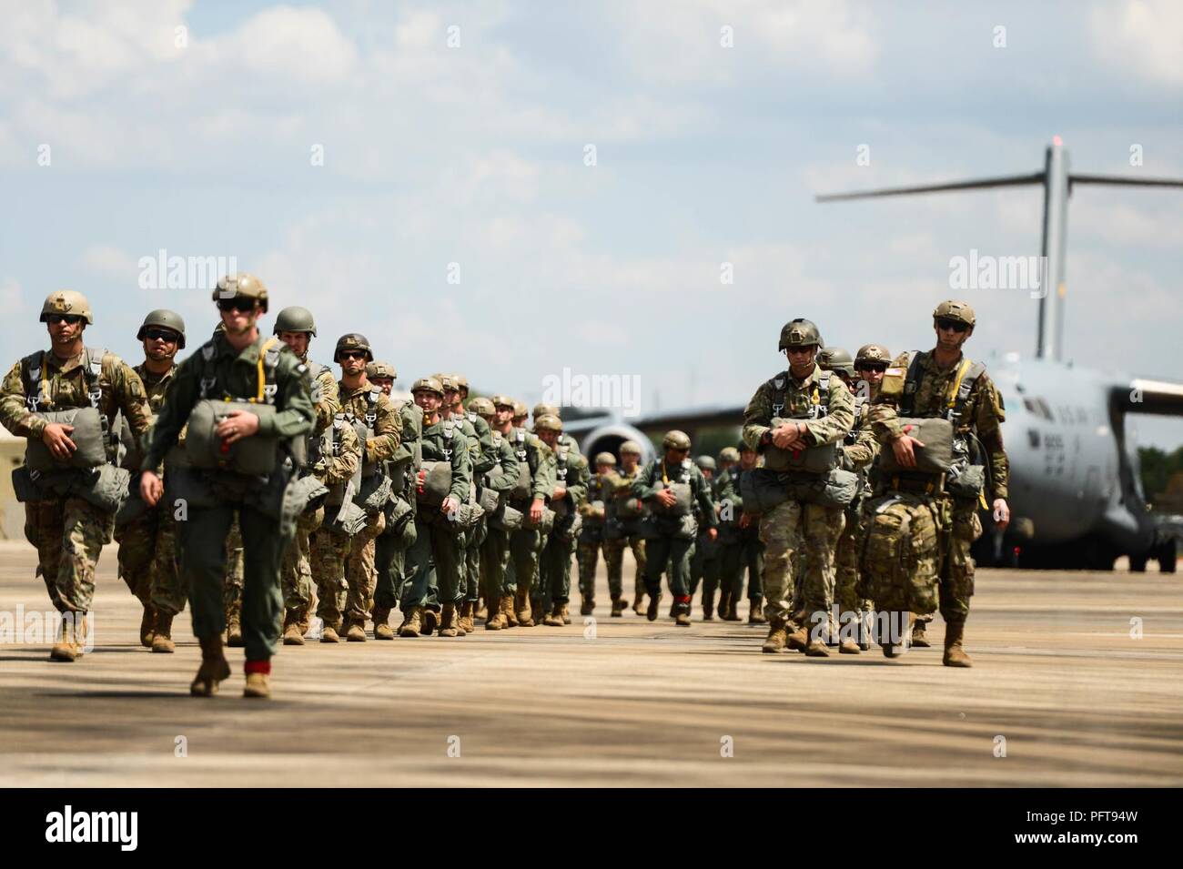 U.S. Army paratroops with the 509th Infantry Regiment, Fort Polk ...