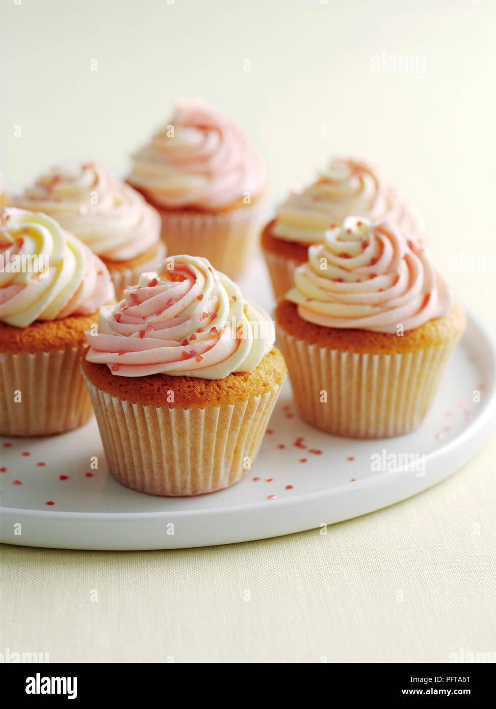 Swirly icing hi-res stock photography and images - Alamy