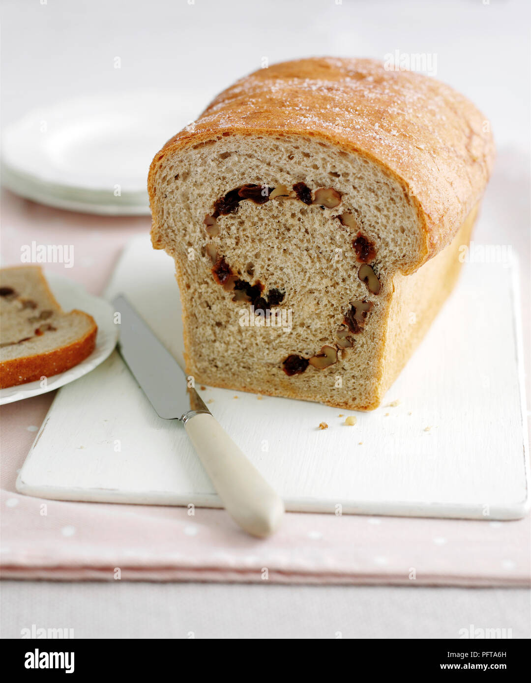 Walnut and raisin loaf Stock Photo - Alamy