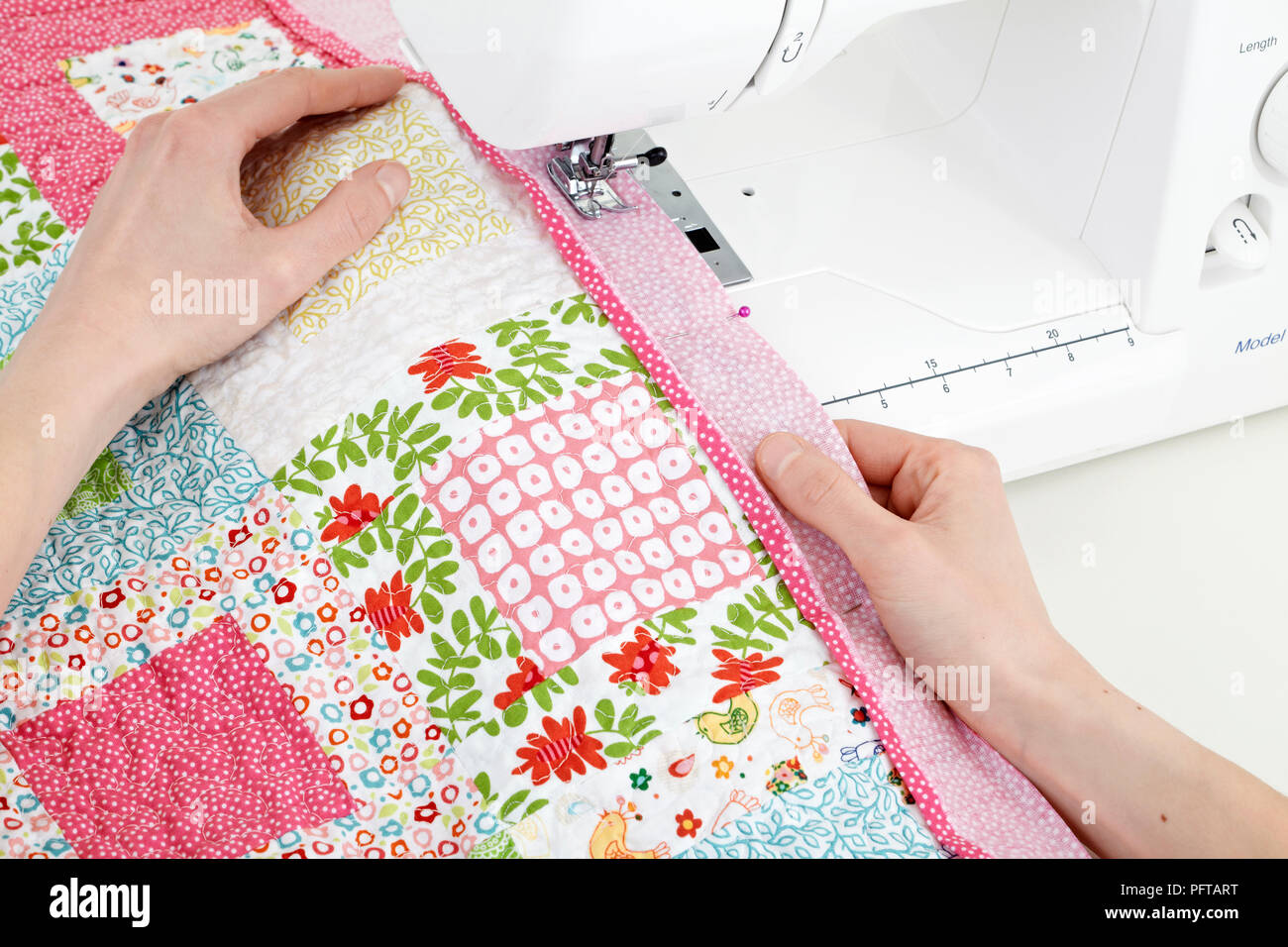 Patchwork quilt woman hand hi-res stock photography and images - Alamy
