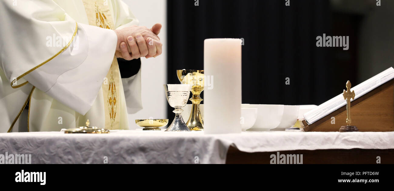 Priest Host Stock Photos & Priest Host Stock Images - Alamy