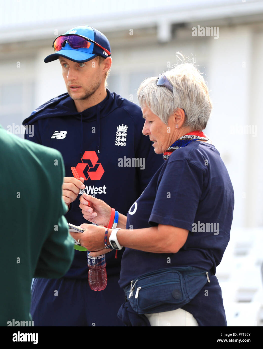 England captain Joe Root signs autographs for fans during day five of ...