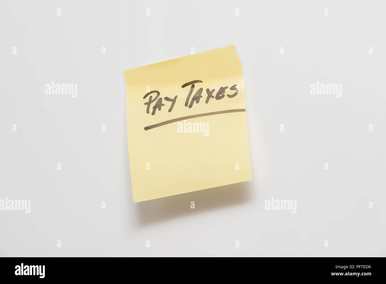 memo on white background handwritten memo Stock Photo - Alamy