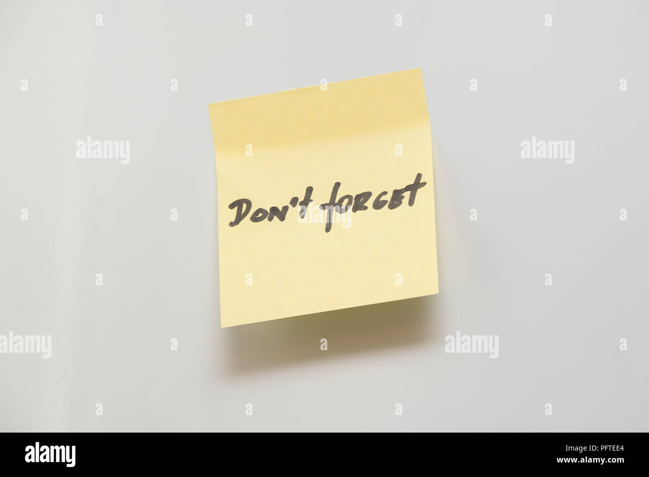 memo on white background handwritten memo Stock Photo - Alamy