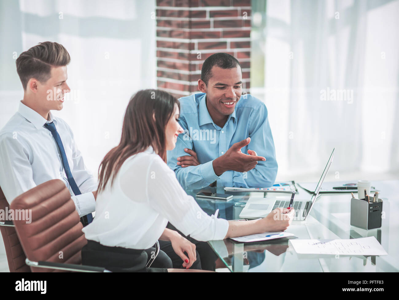 employees talking to a customer sitting at the Desk Stock Photo - Alamy