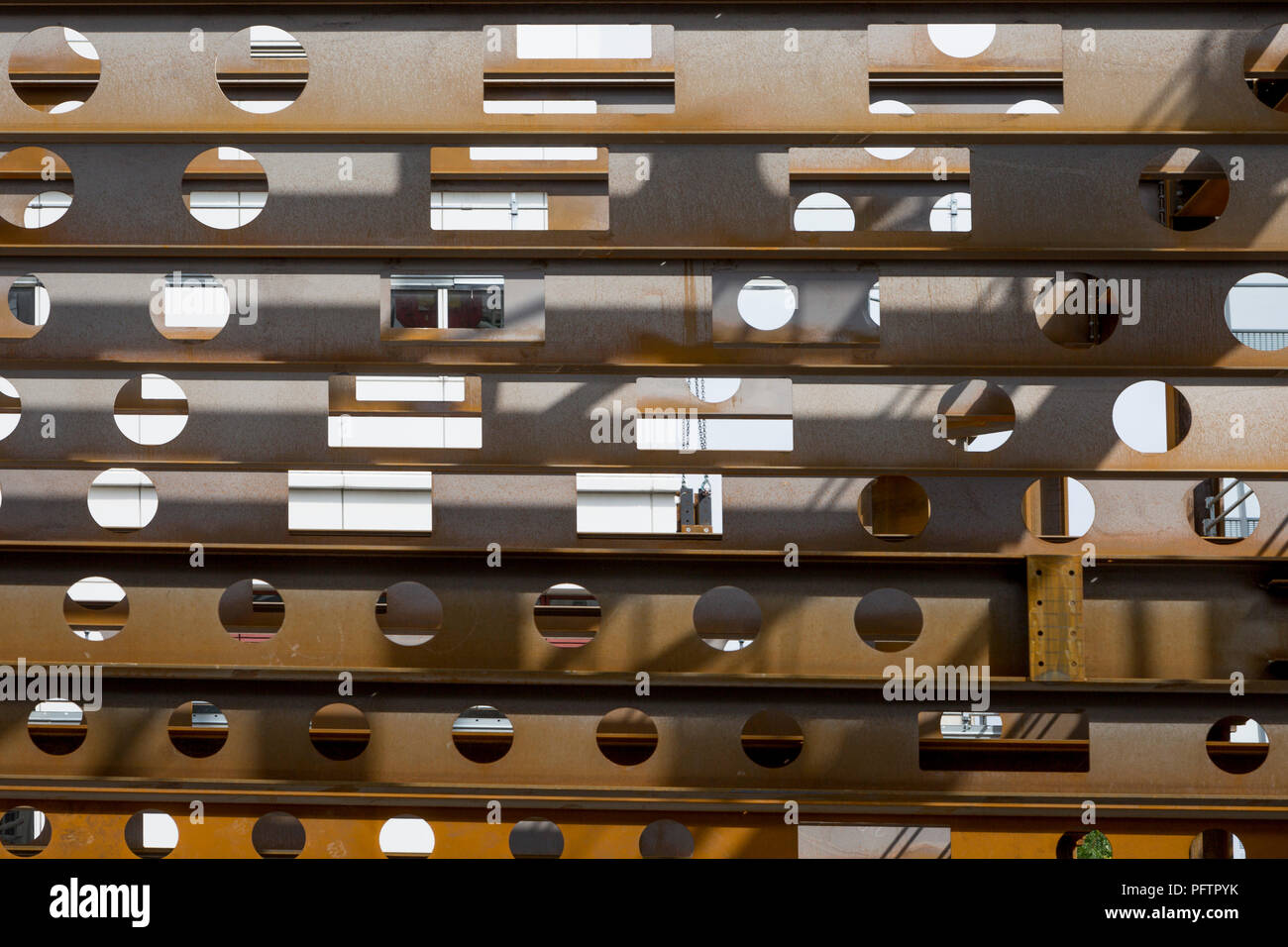 Lightweight long-span cellular beams Crown Place, a new office ...