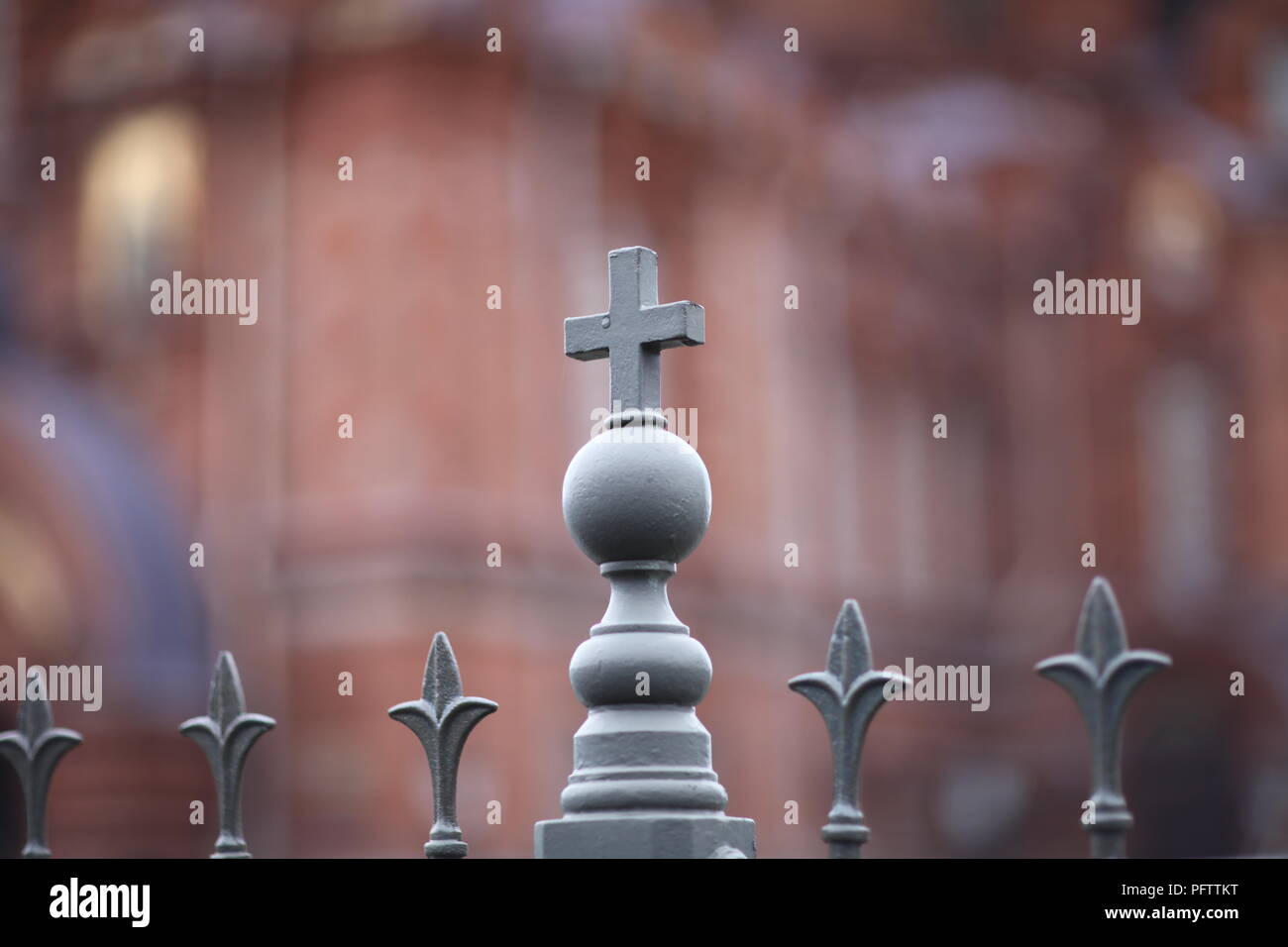 Christian cross on fence hi-res stock photography and images - Alamy