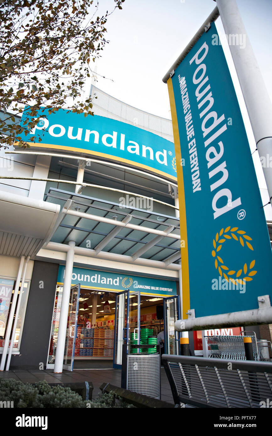 Poundland frontage hi-res stock photography and images - Alamy