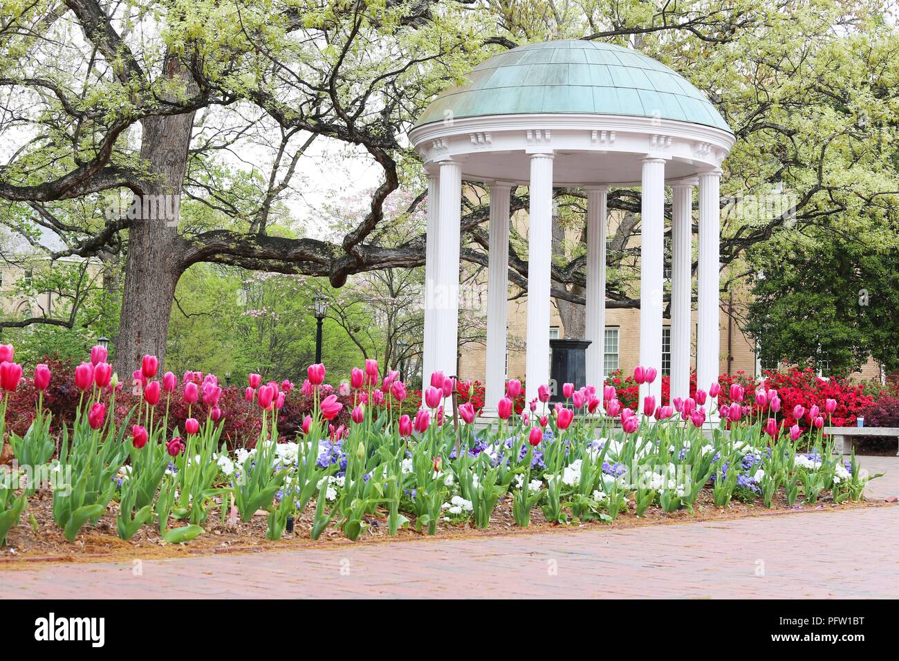 Old well unc hi-res stock photography and images - Alamy