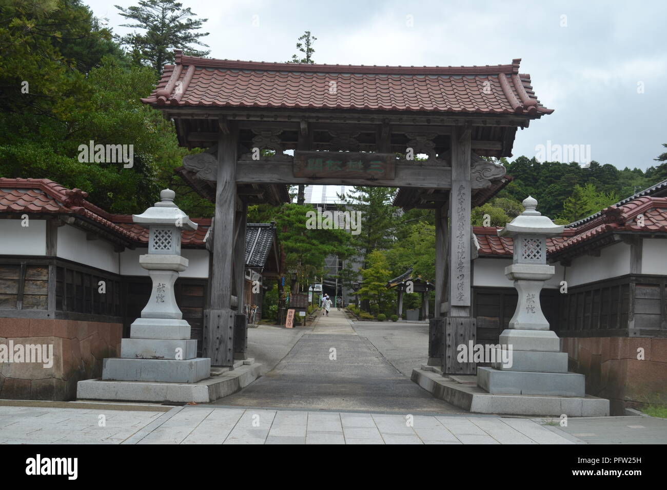 Japanese shrine and temple hi-res stock photography and images - Alamy