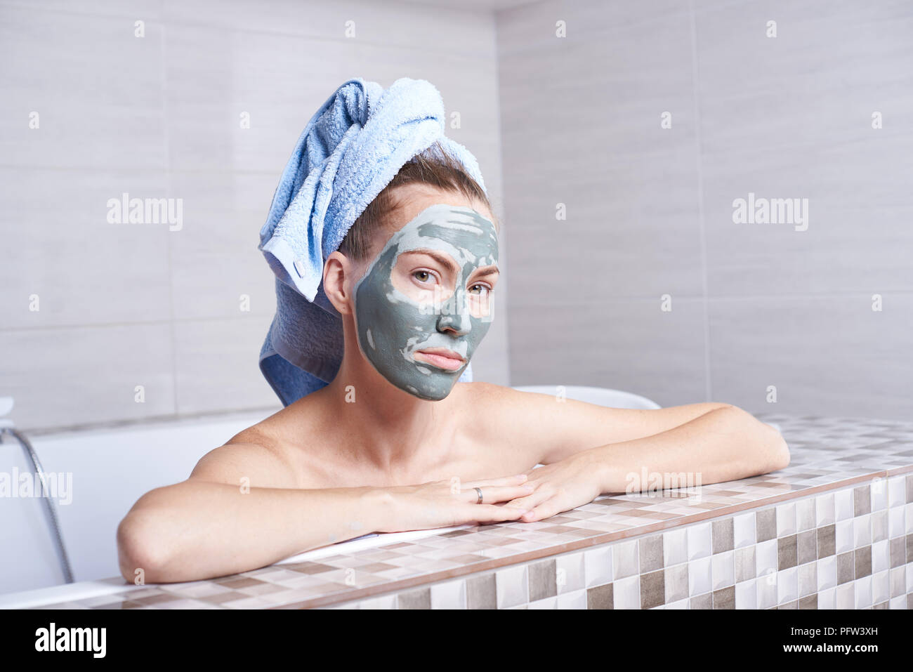 Applying body cream retro hi-res stock photography and images - Alamy