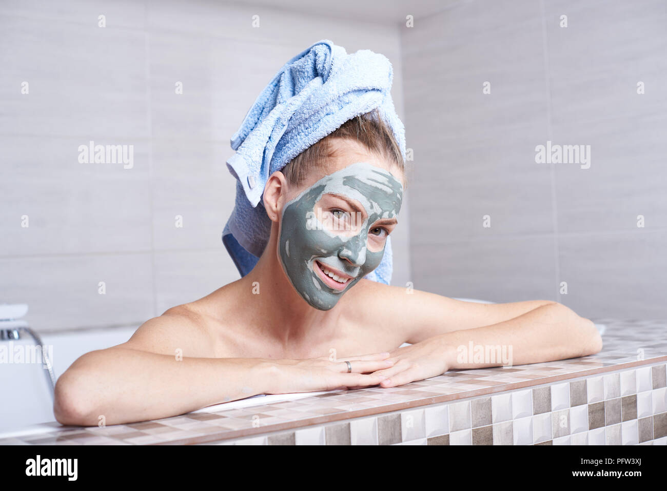Applying body cream retro hi-res stock photography and images - Alamy