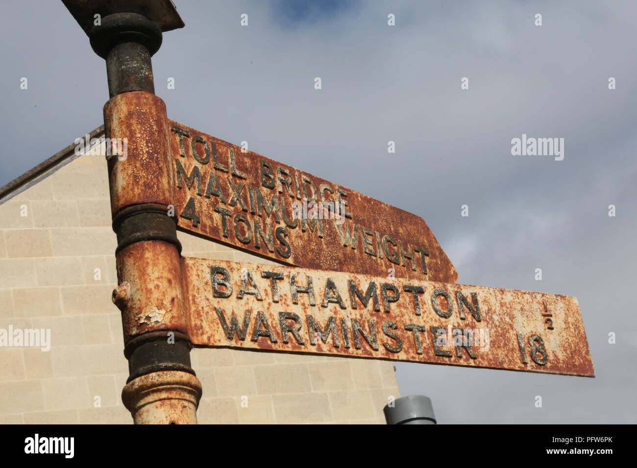 Old fashioned road direction sign hi-res stock photography and images ...