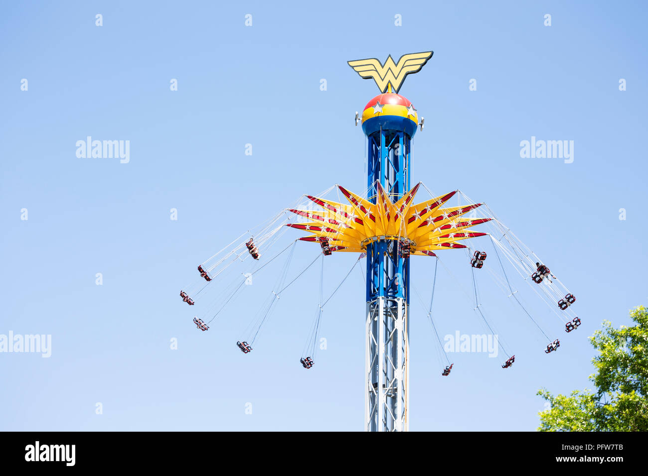 Wonder Woman: Lasso of Truth ride at Six Flags America in Upper ...