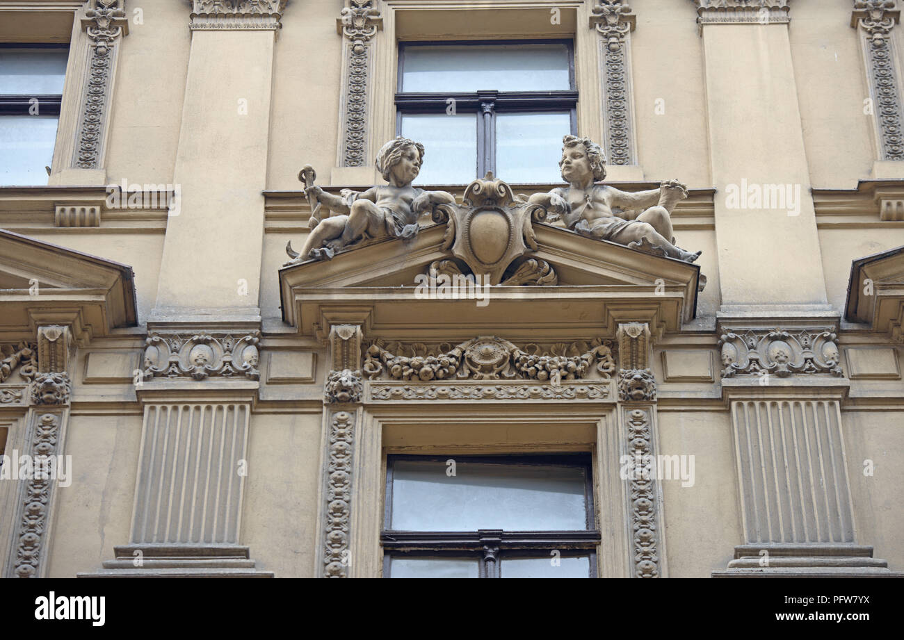 Medallion between hi-res stock photography and images - Alamy