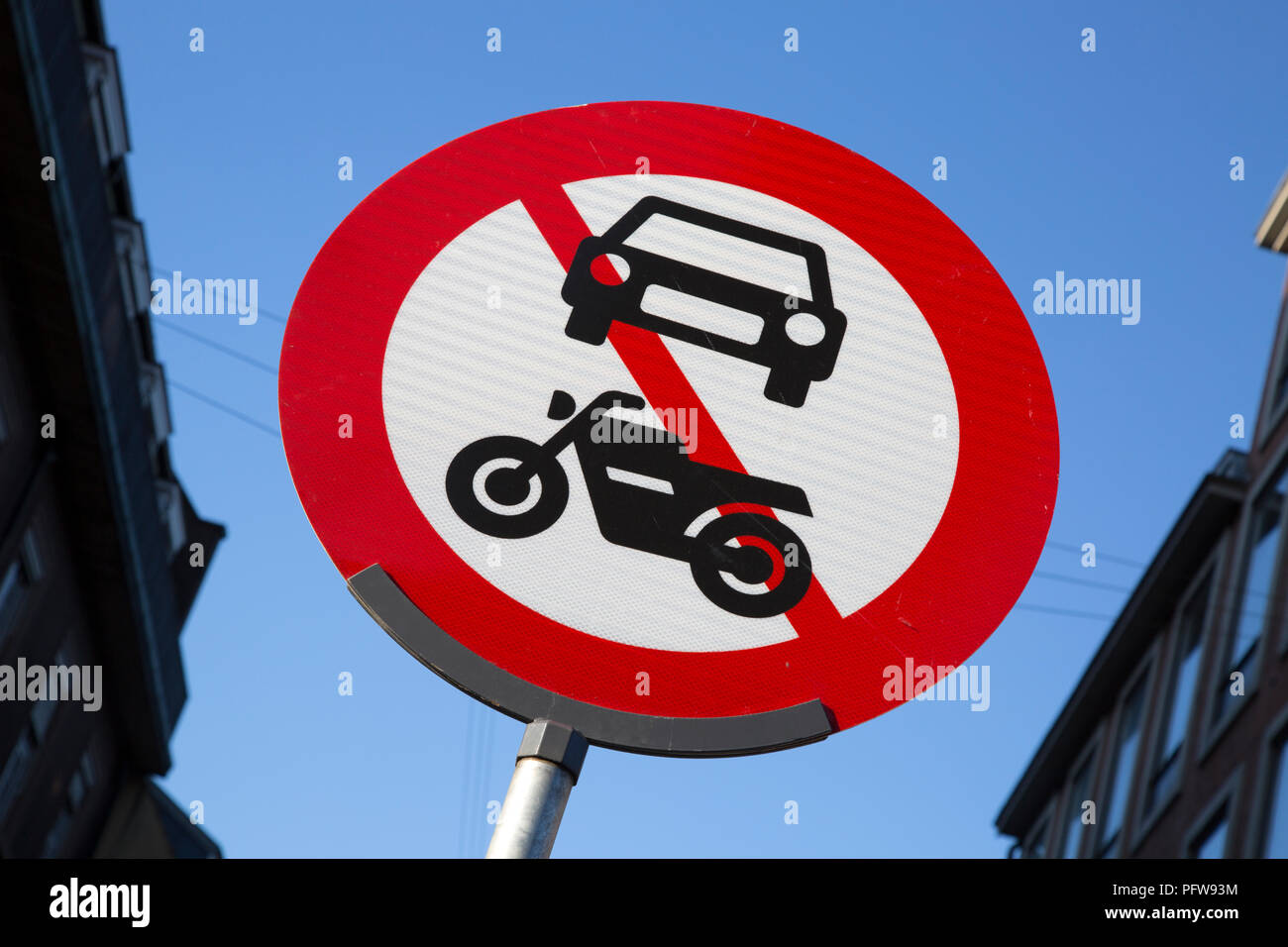 Traffic Control Sign in Urban Setting Stock Photo - Alamy