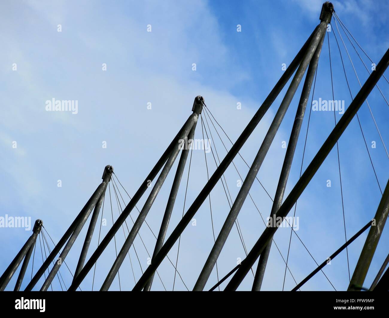 Guy wires hi-res stock photography and images - Alamy