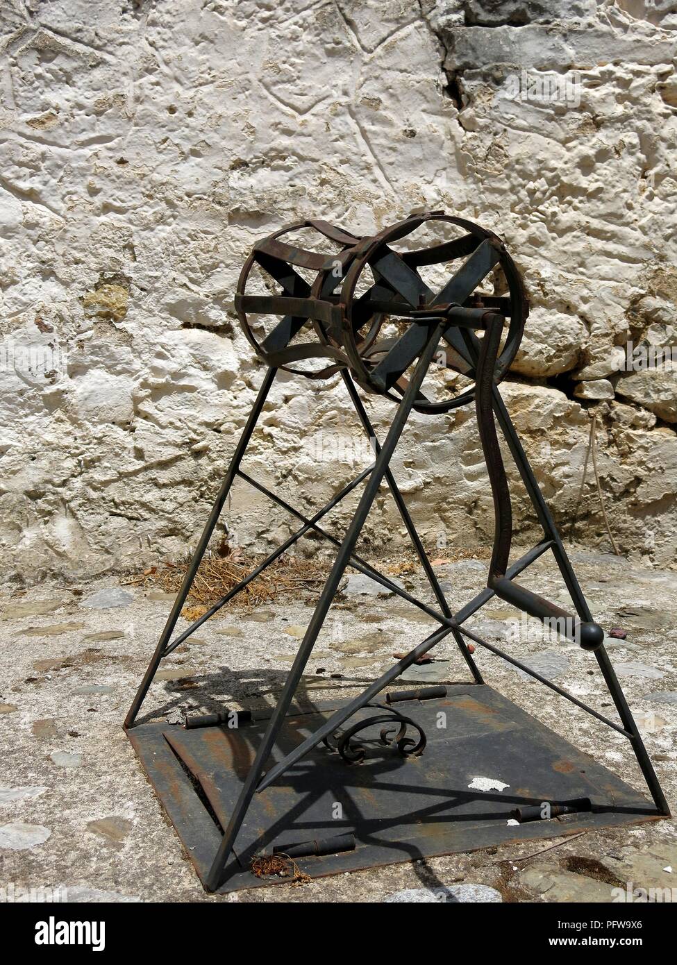 Well windlass hi-res stock photography and images - Alamy