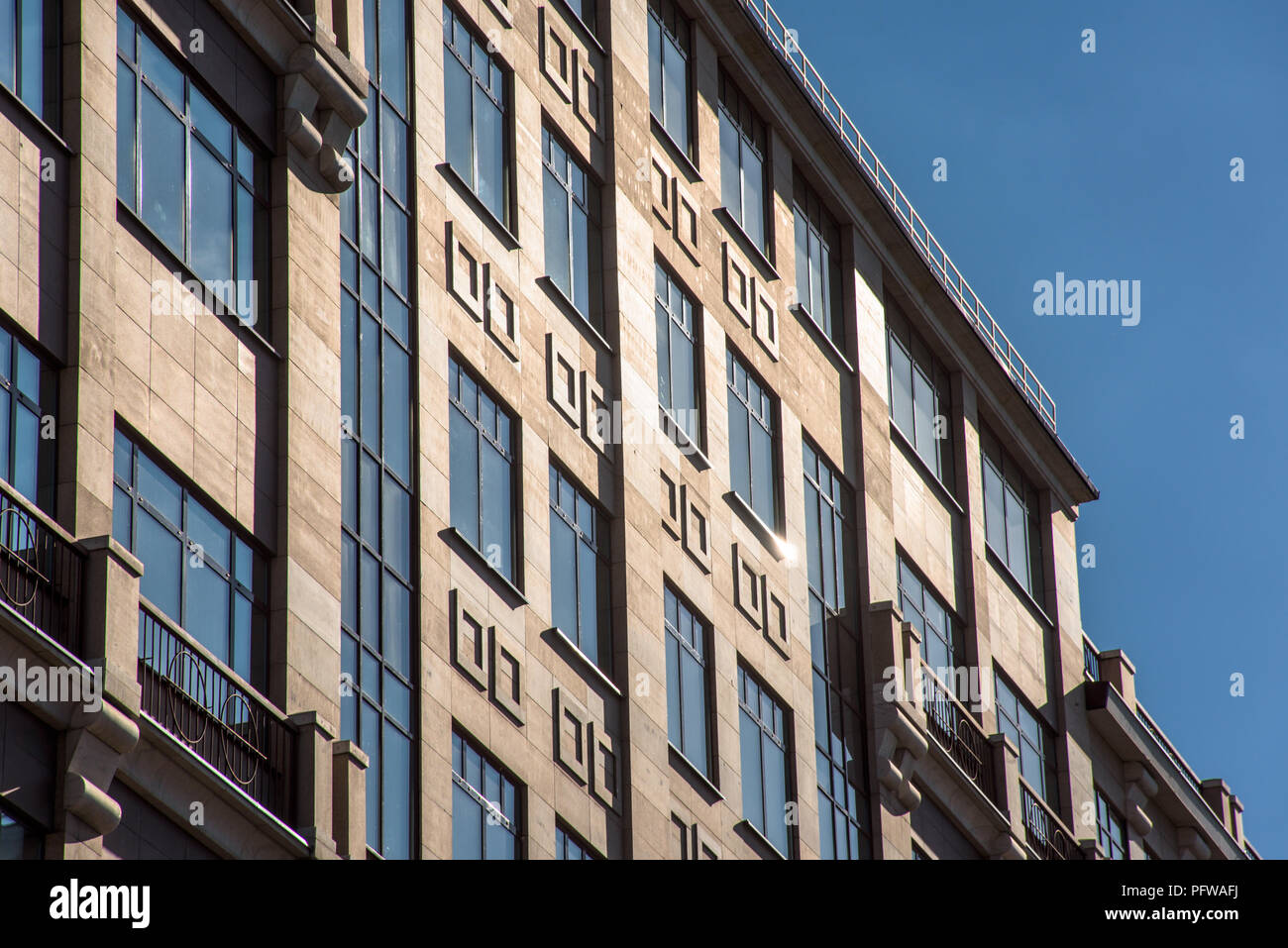 Facade in the sun hi-res stock photography and images - Alamy