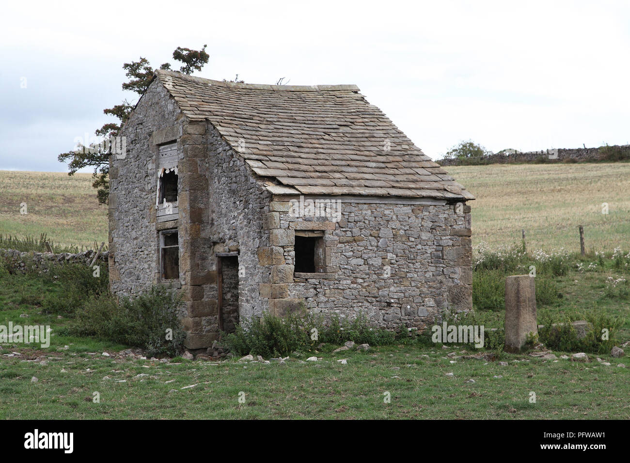 Traditional limestone barn in the Derbyshire Peak District National ...