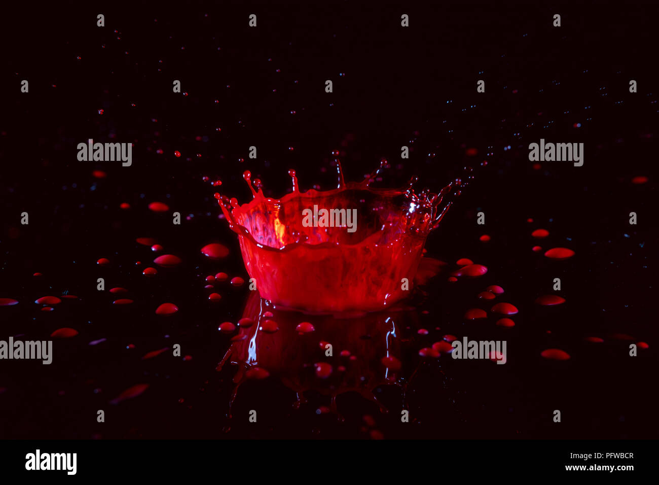 Water droplet crown hi-res stock photography and images - Alamy