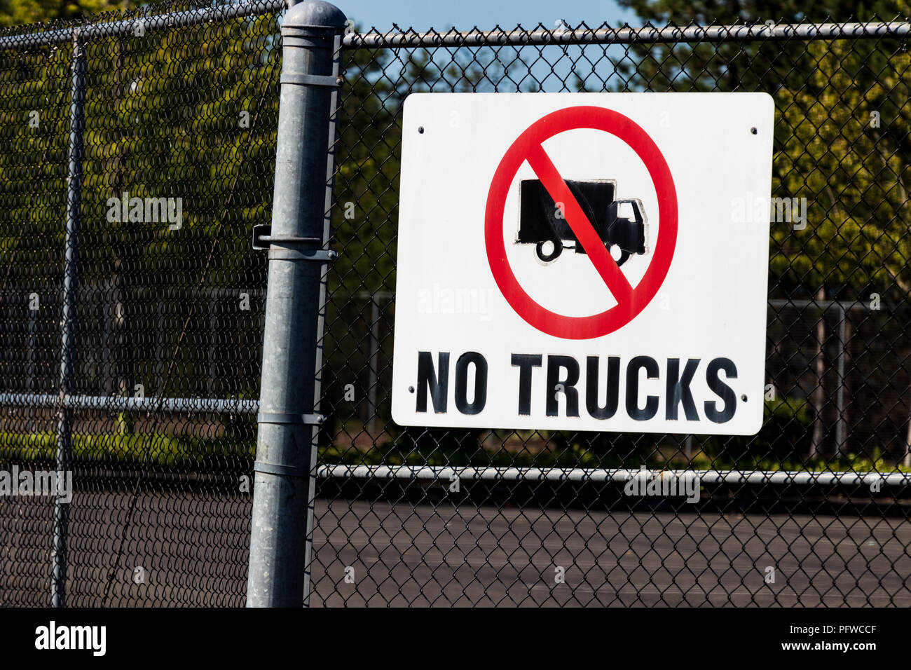 No trucks sign hi-res stock photography and images - Alamy