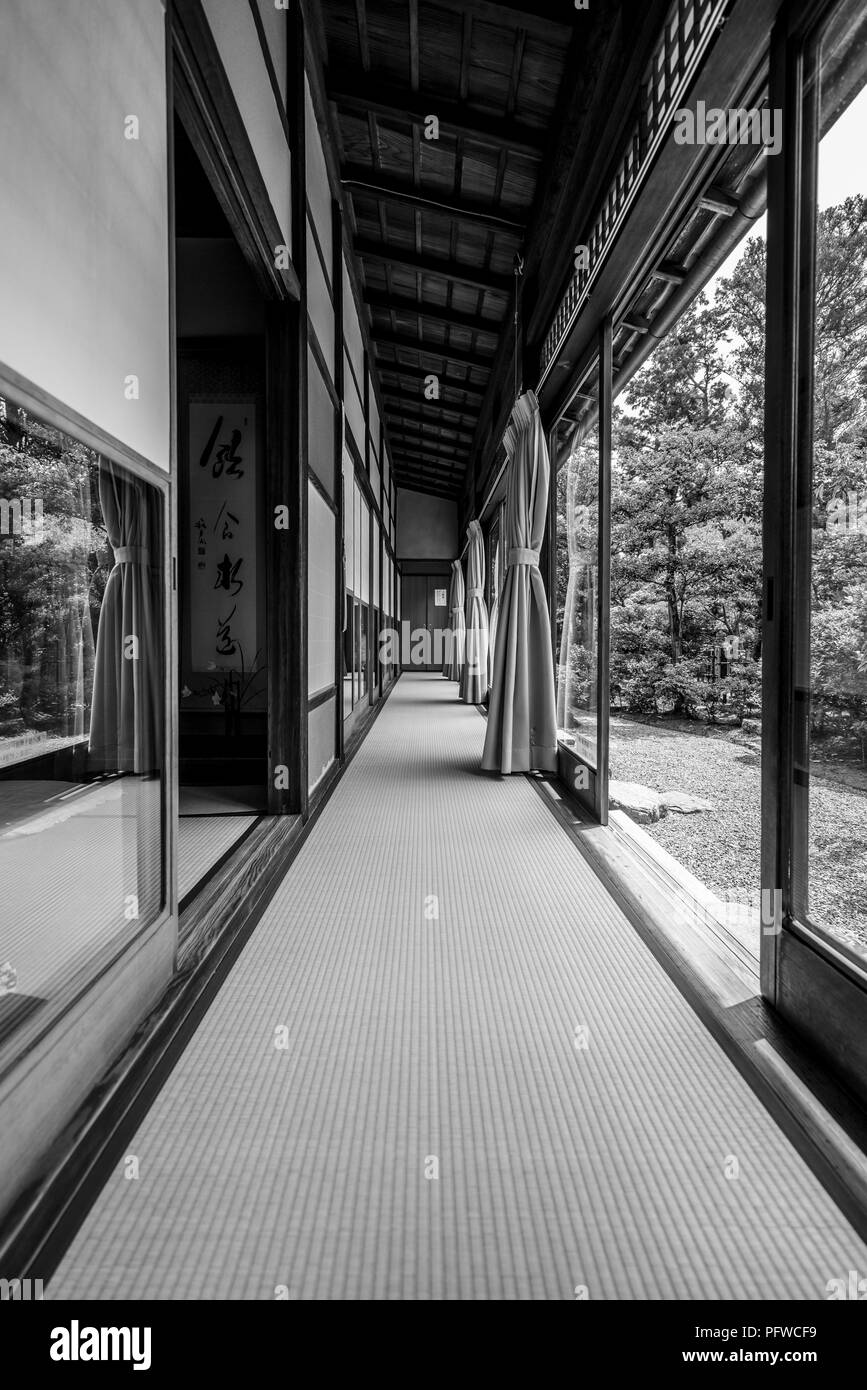 Traditional japanese house Black and White Stock Photos & Images - Alamy