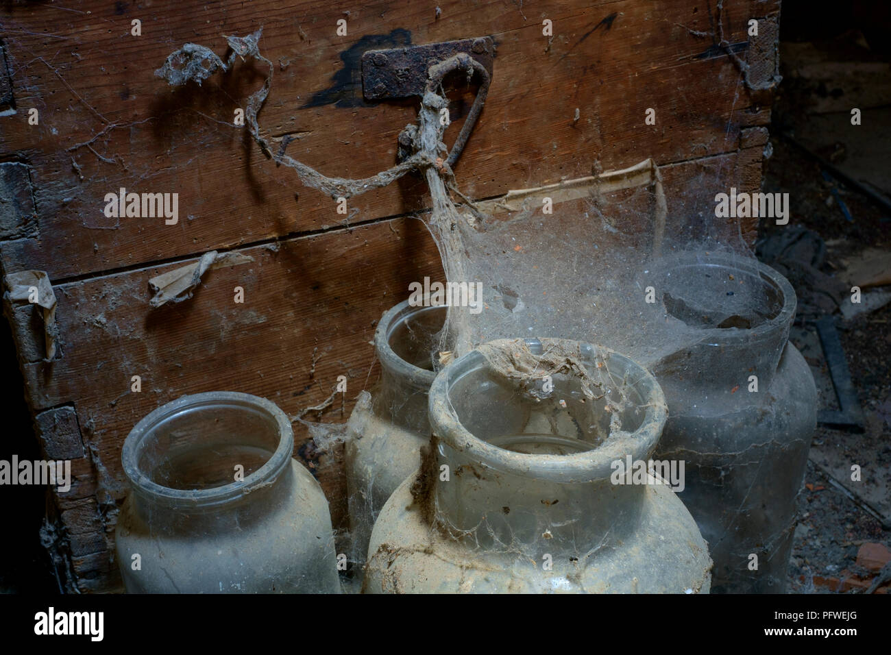 Vintage glass jars hi-res stock photography and images - Alamy